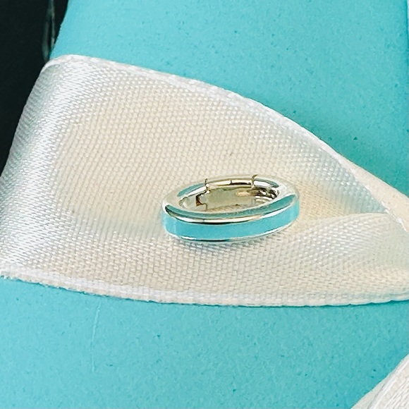 Tiffany & Co. | Jewelry | Tiffany Co Clasping Ring Jump Ring Extender ...